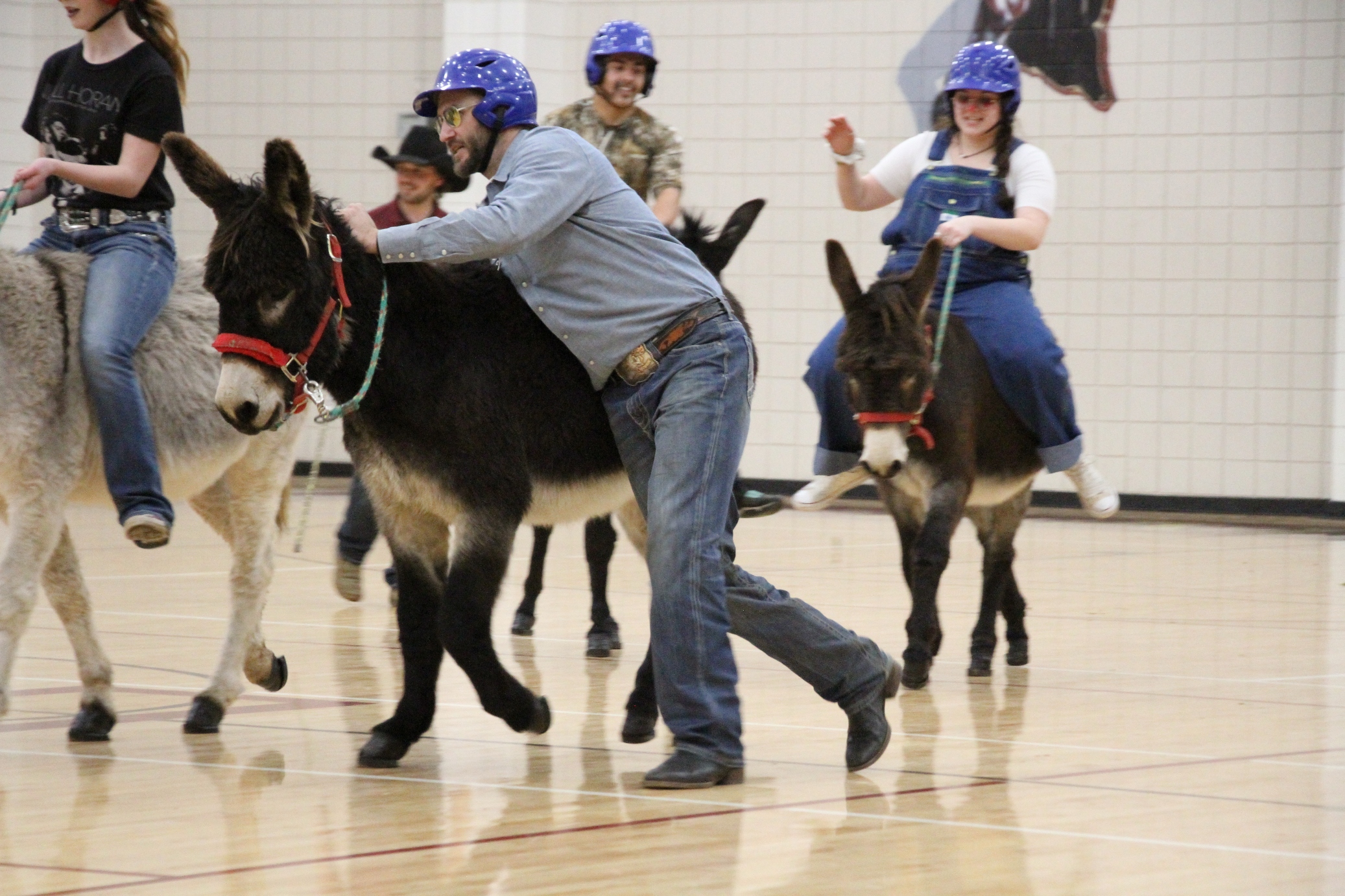 Donkey basketball at Tarkington nets big bucks for Project Graduation ...