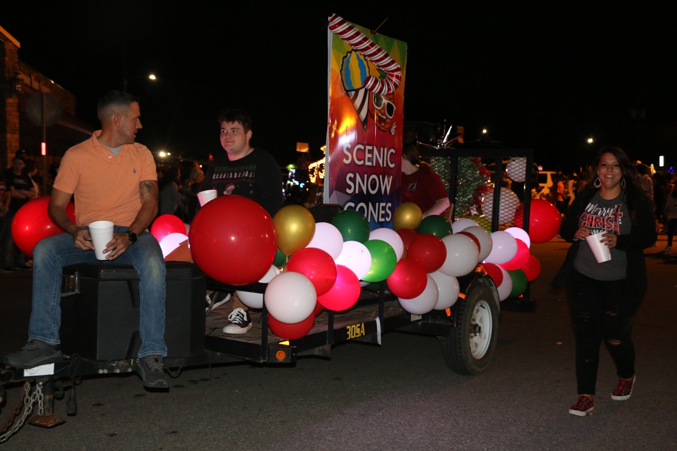 1222cleveland lighted parade 41 | Bluebonnet News