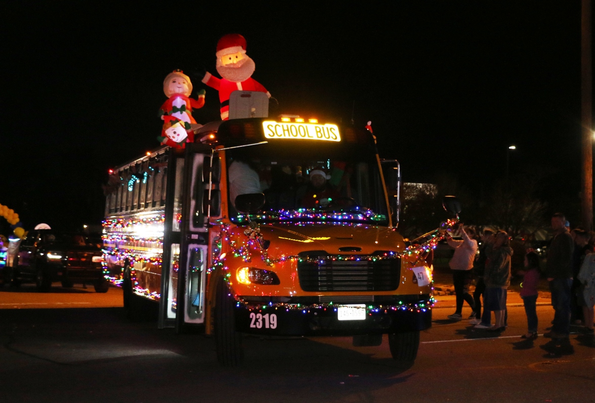 1222cleveland lighted parade 44 | Bluebonnet News