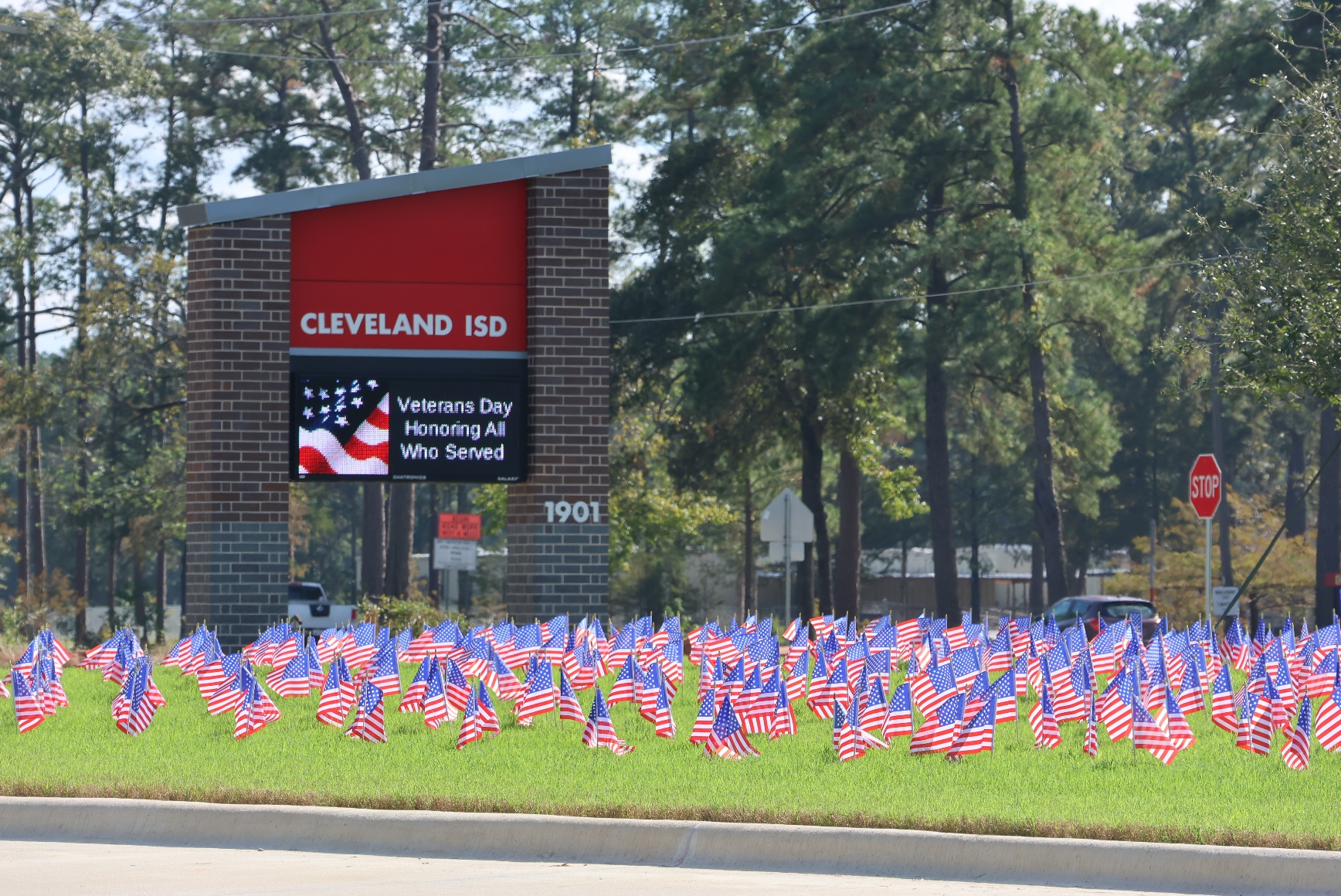 Cleveland ISD honors veterans with field of flags - Bluebonnet News