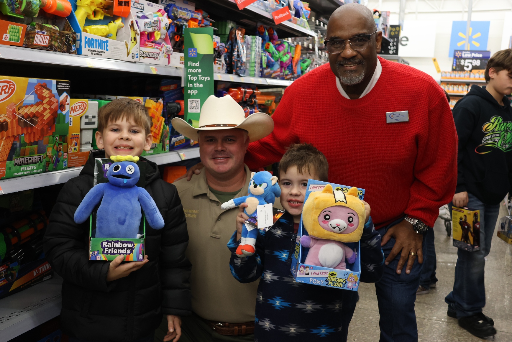Law enforcement becomes Santa's helpers at Shop With a Cop in Cleveland ...