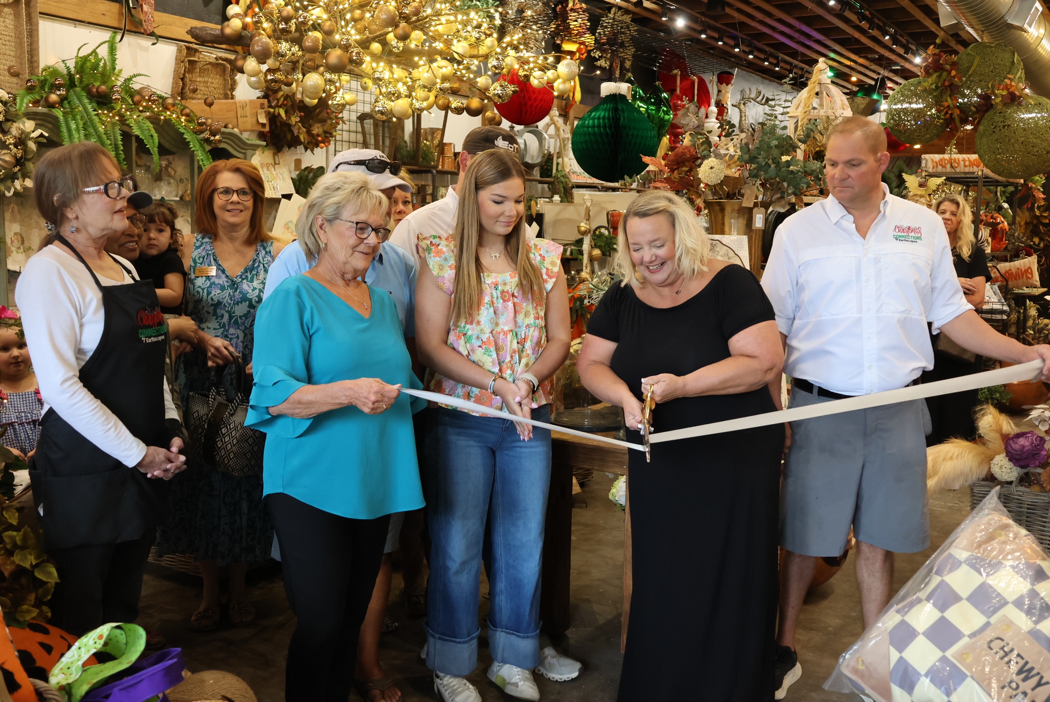 A new place to deck the halls: Christmas Connections and More opens in ...