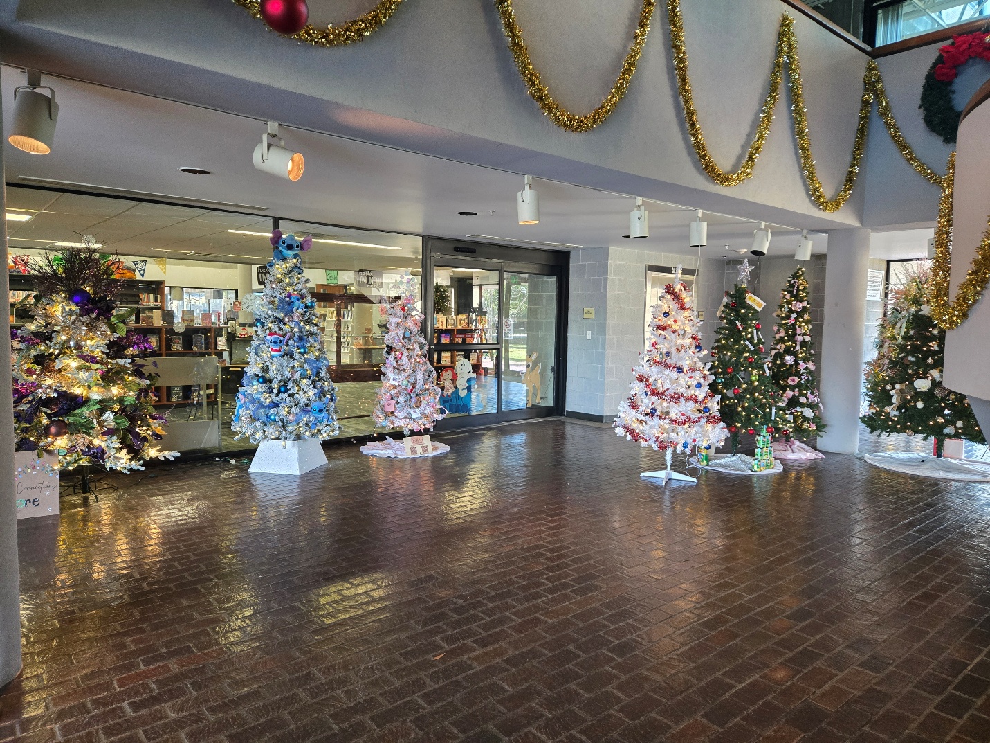 Liberty Municipal Library celebrates Christmas splendor - Bluebonnet News